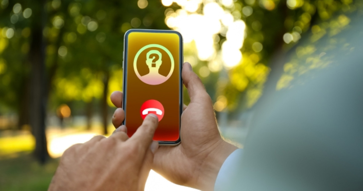 ¿Cómo saber de quién es un número de celular? 6 métodos que funcionan en 2025